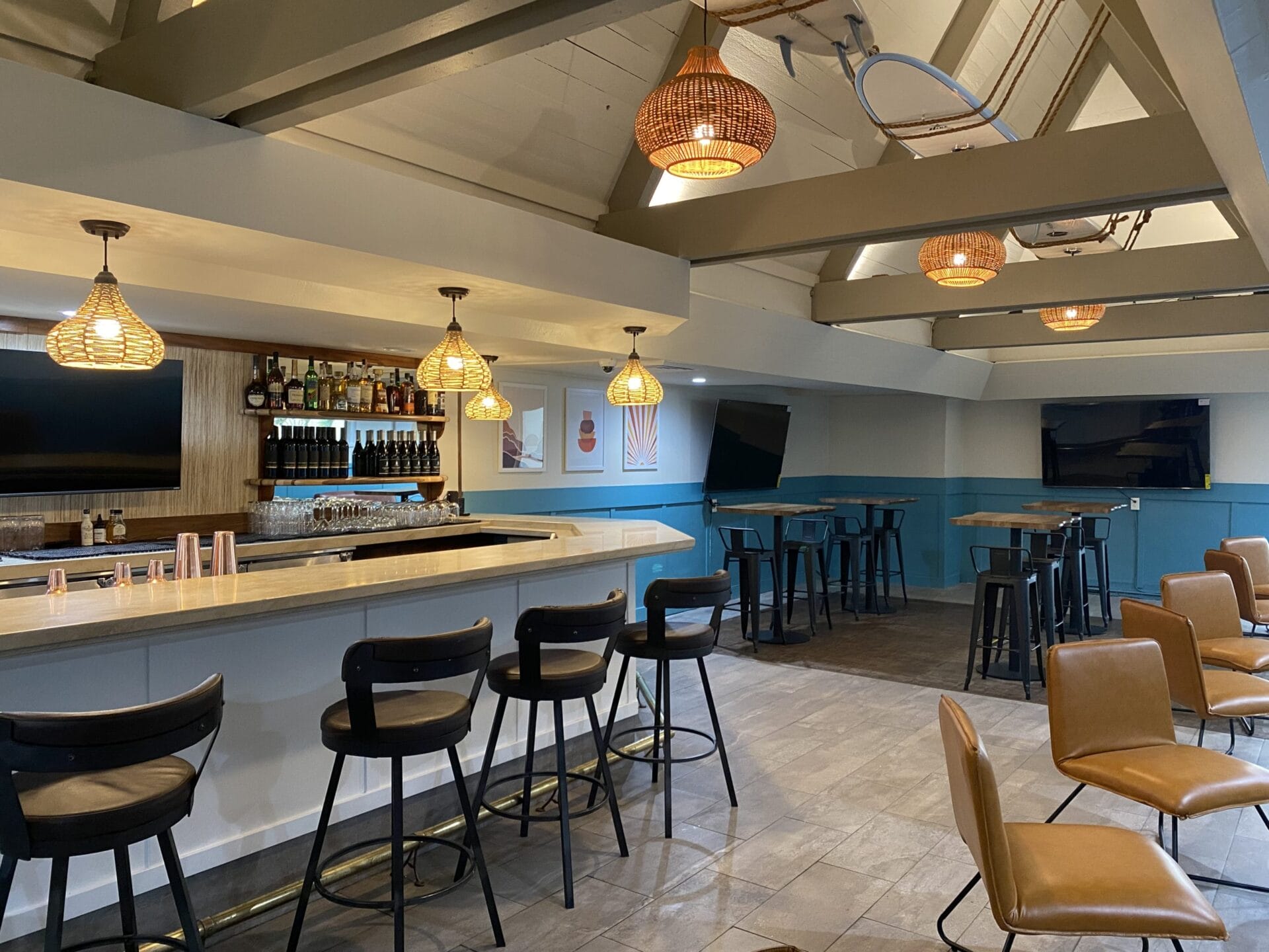 Canoe Hut | Lounge in Honolulu, Hawaii